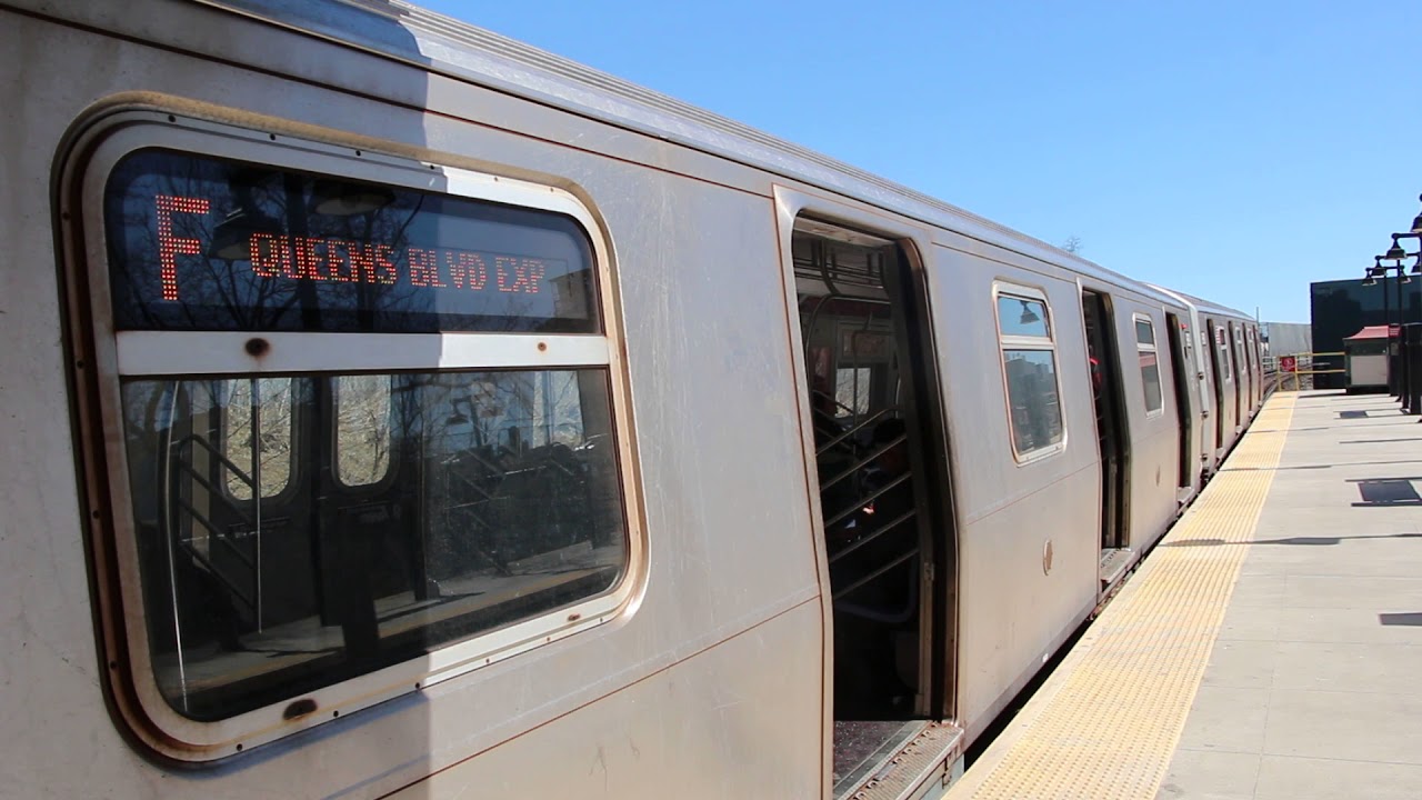 R160 (F) Train at 9th Avenue - YouTube