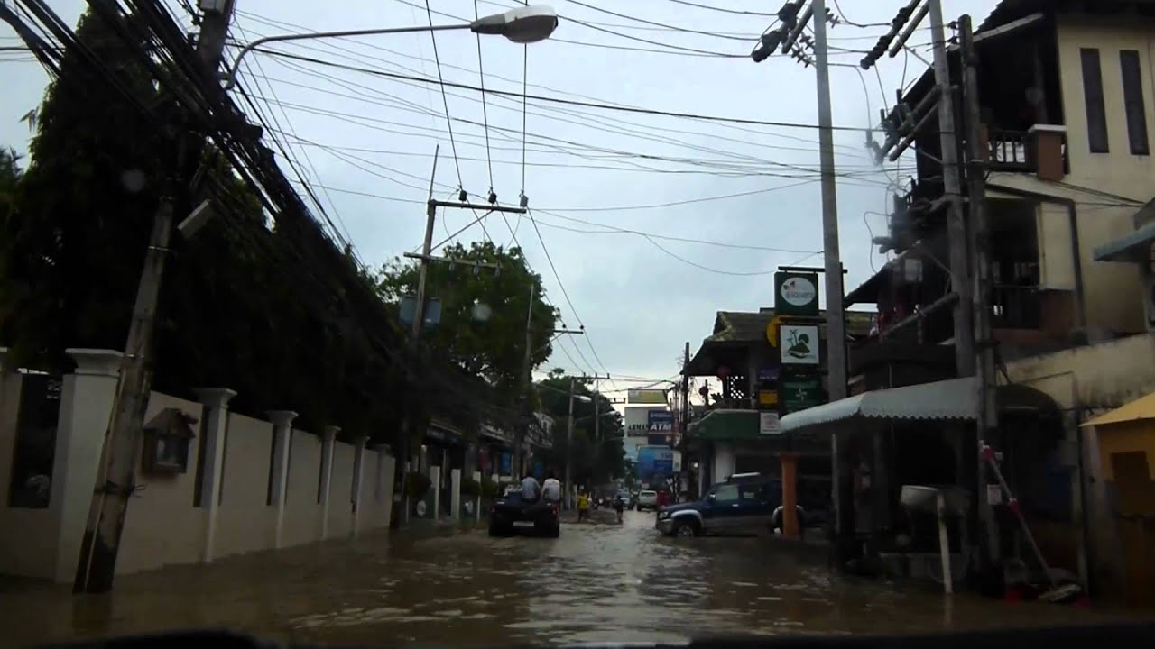 Koh Samui Flooding 31Mar 2011- chaweng beach road 3 サムイ島洪水 チャウエン - YouTube