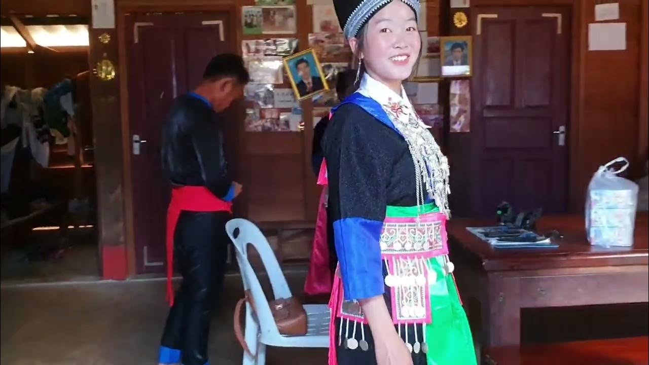 vauv thiab ntxhais tuaj txog lawm - YouTube