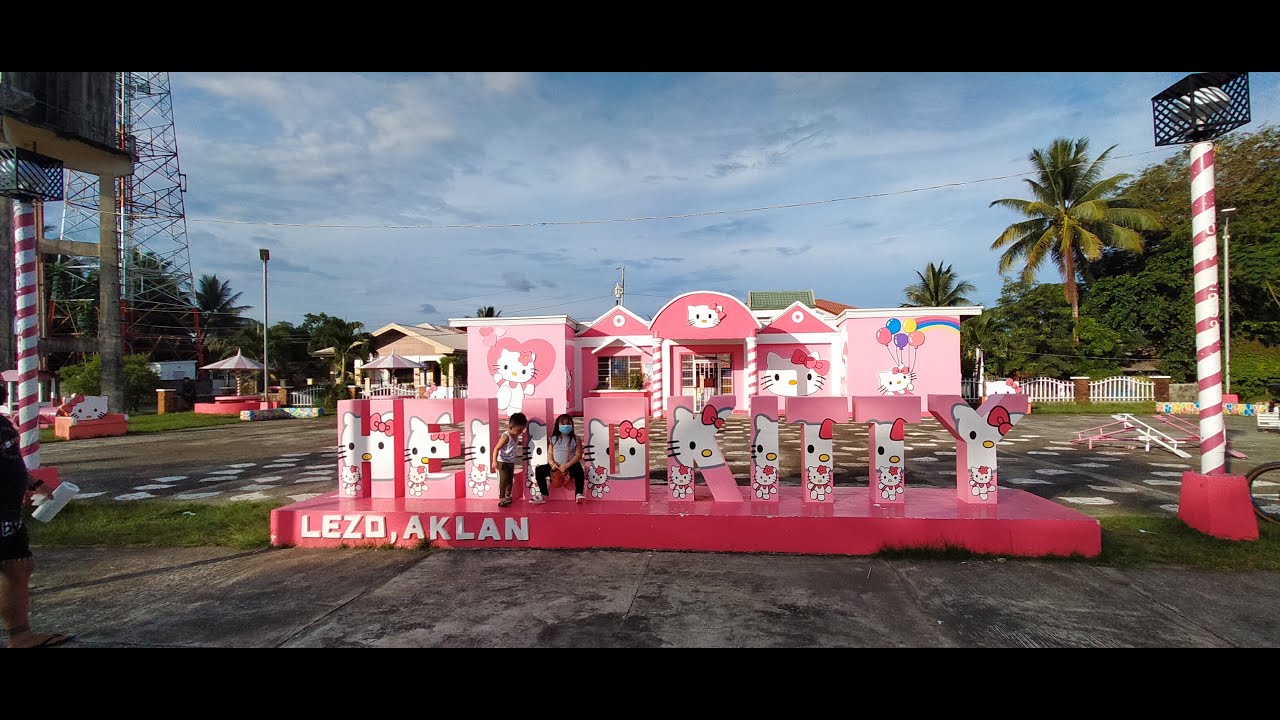 HELLO KITTY PARK @ LEZO AKLAN |MACCOtv - YouTube