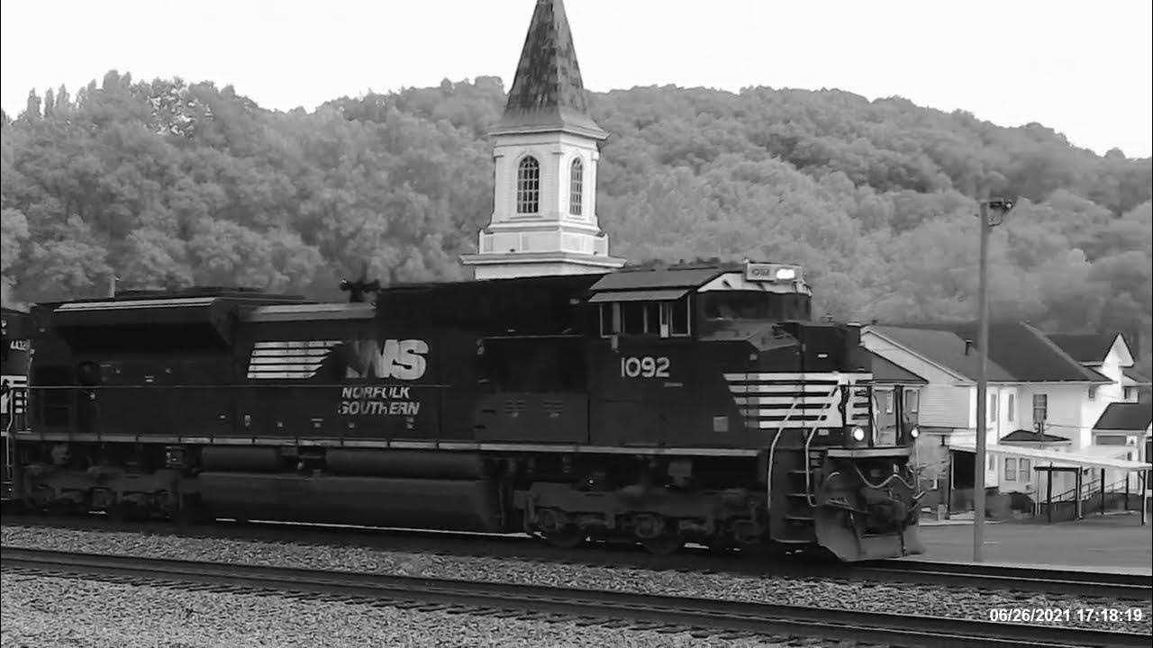 Camera Footage: NS 1092 Leads A Intermodal/Autorack Through Lindale (6/26/21) - YouTube