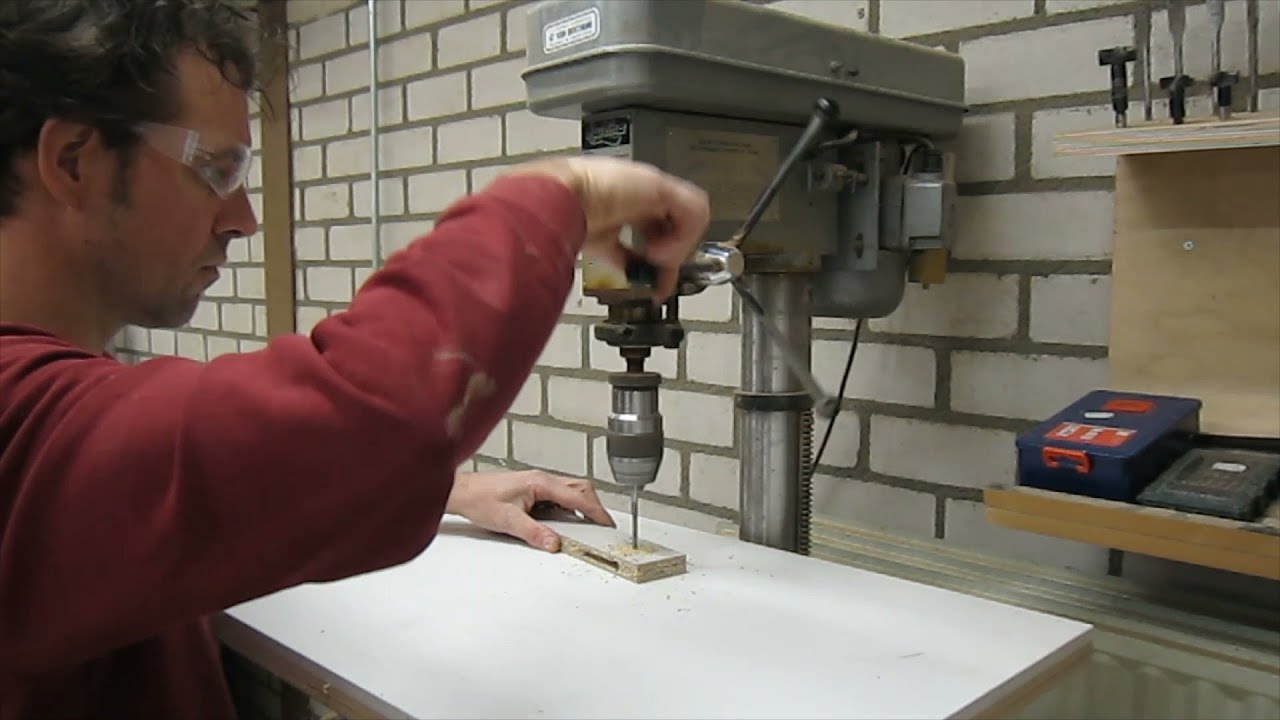 kolomboormachine instellen en gebruiken - YouTube