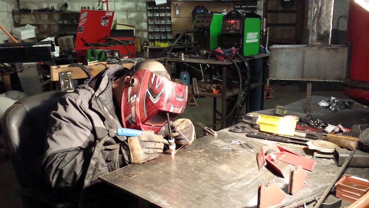 Rocket Mass Heater/Stove (Part 13) Burn Basket - YouTube