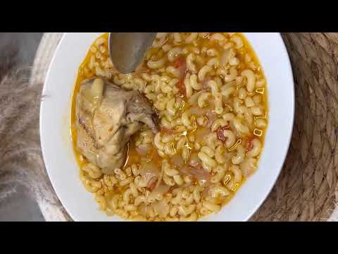 Gjellë me makarona dhe kofshë pule