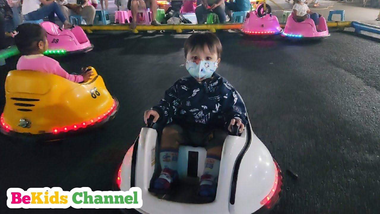 WaW! Seru Banget Main Bom Bom Car Mini / Mini Bumper Car 🚘 Bareng Azka ...