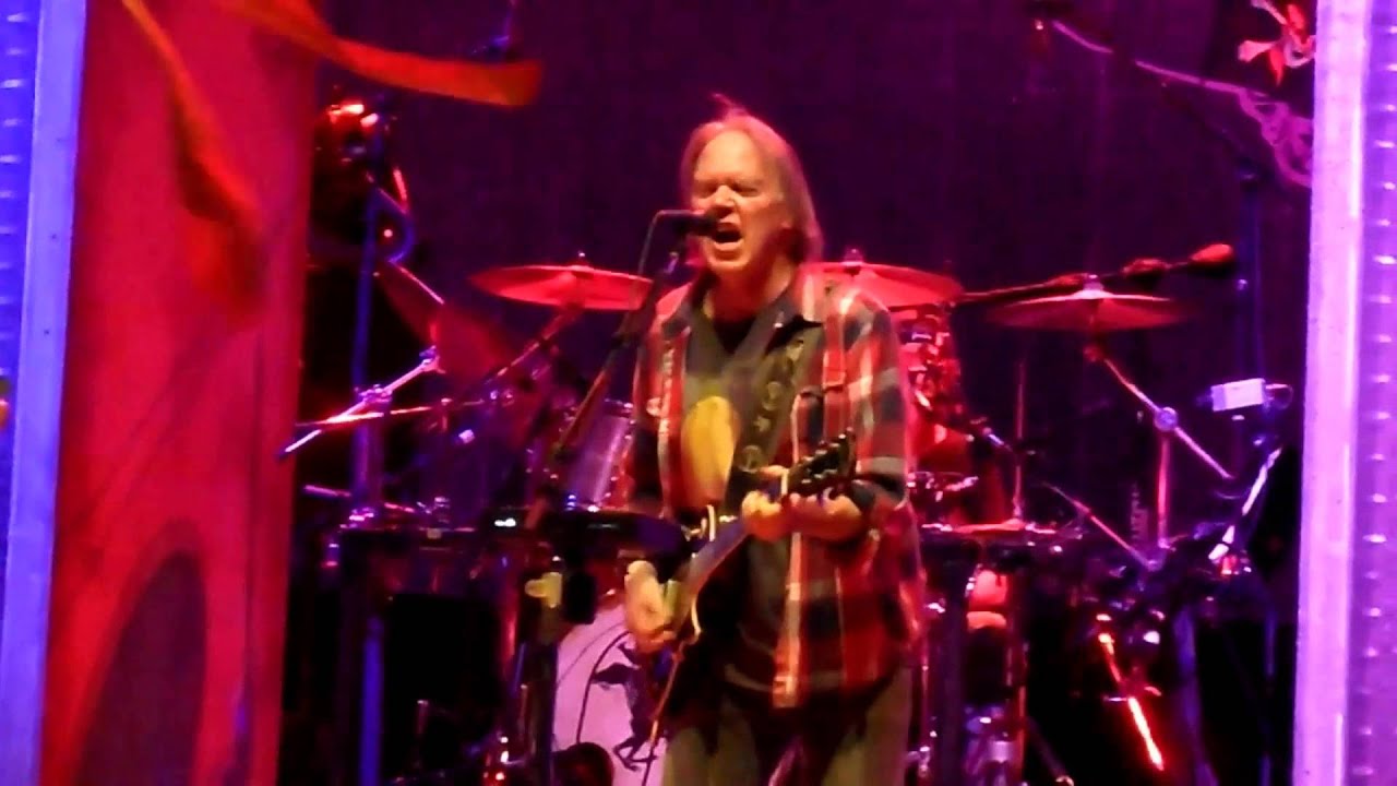 Neil Young - Powderfinger (Live)(Clip) - YouTube