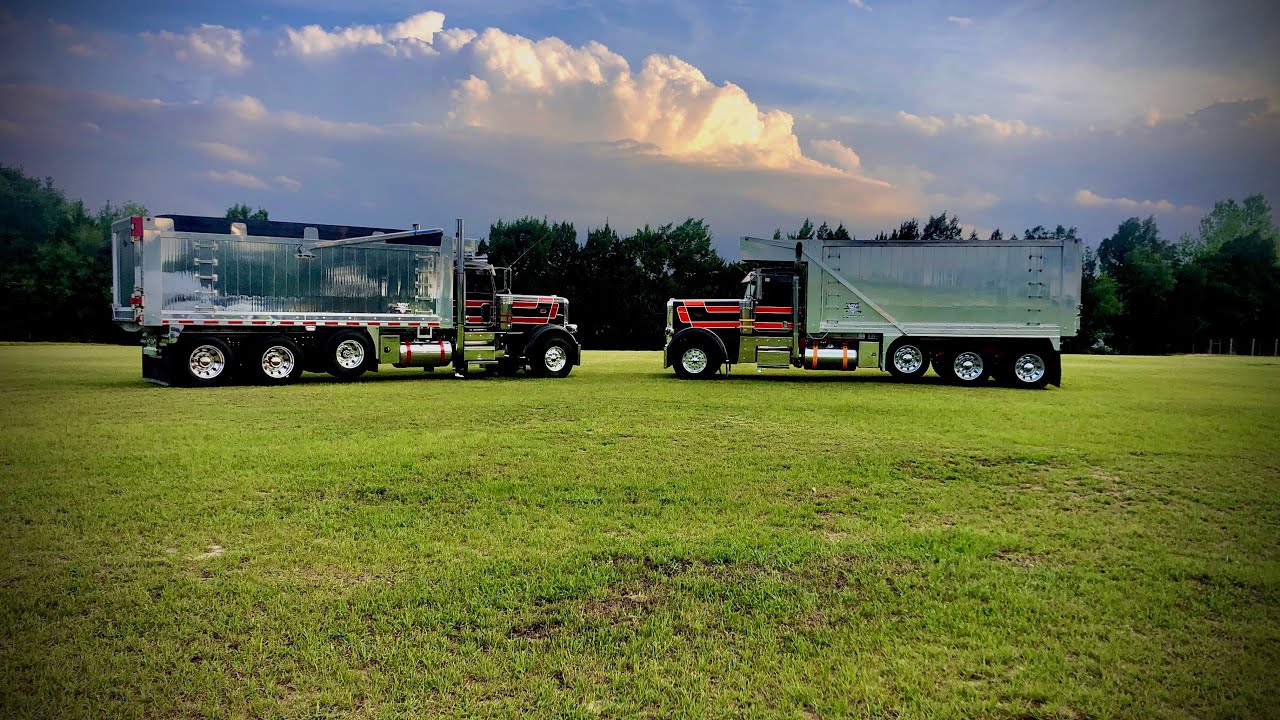Peterbilt 389 “Doomsday “ Rolling Coal in the early morning - YouTube