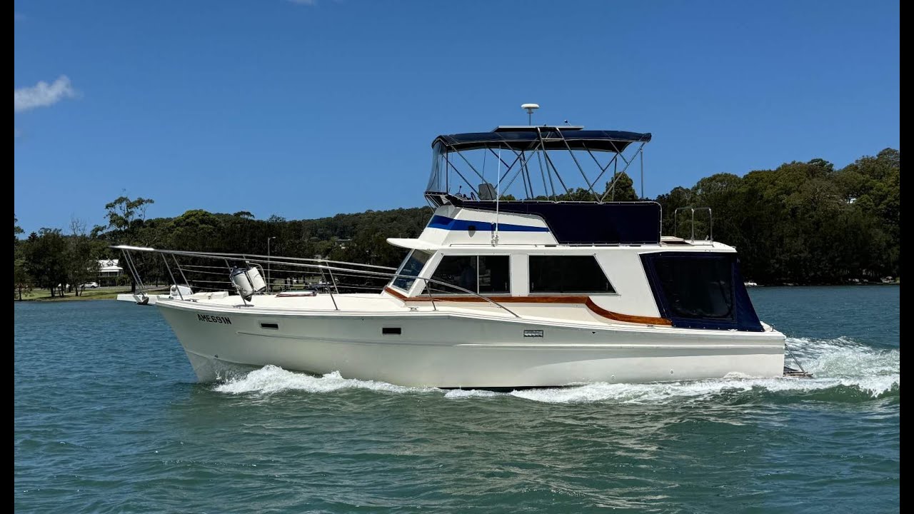 Masters 35 Flybridge Cruiser - Walkthrough - YouTube