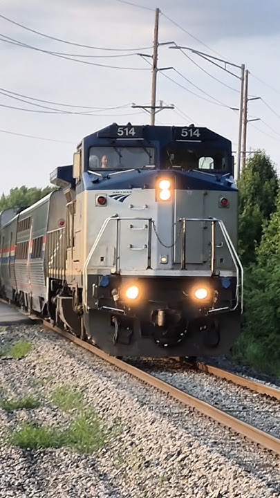 AMTK 514 leads the Cardinal Past Dyer! - YouTube