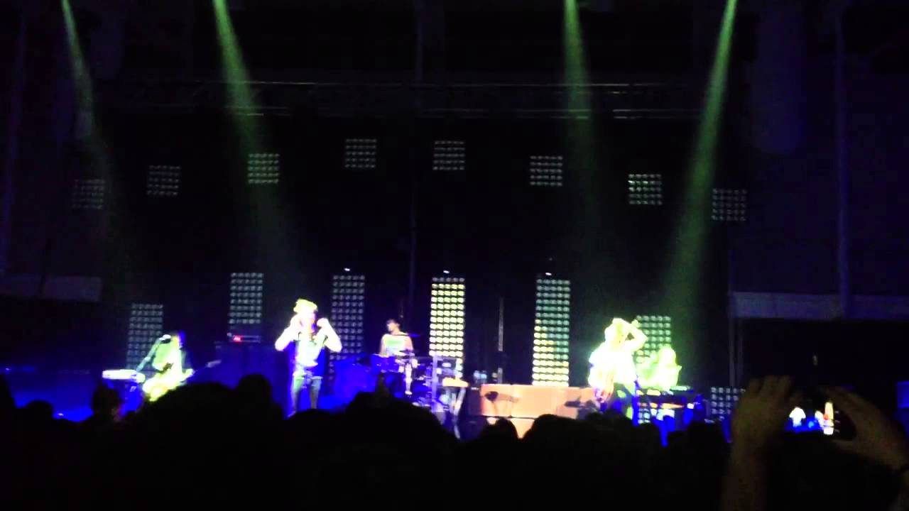 Fun. Performs Jimmy Hendrix's "foxy" live at ESU - YouTube