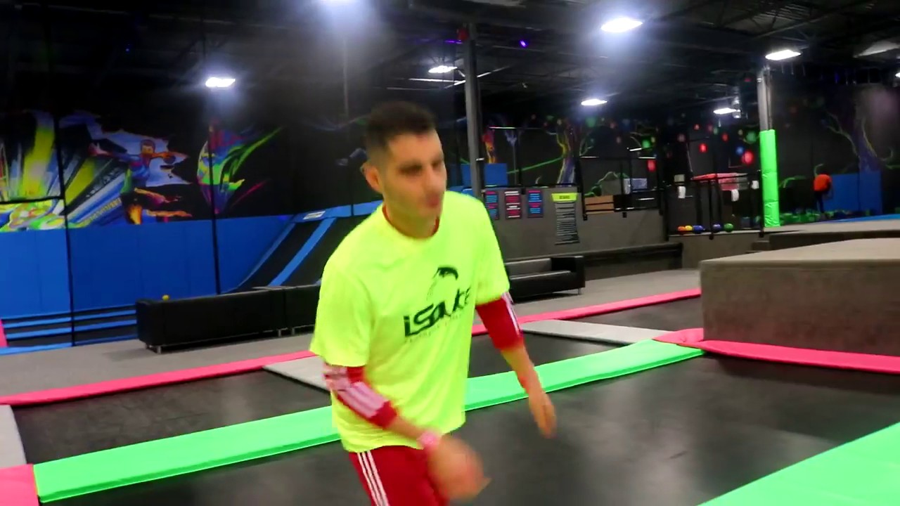 WWE MOVES AT THE TRAMPOLINE PARK 4 - YouTube