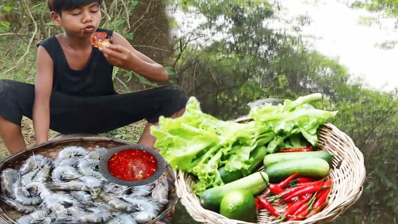 Top Survival skills in jungle, Eating raw shrimps with hot pepper, Sea ...