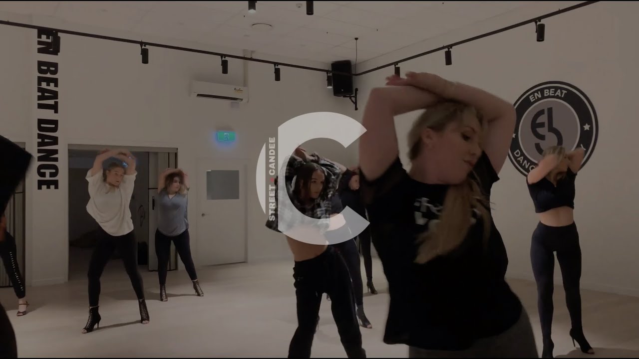 EN BEAT | A Girl Like You - Edwyn Collins | Sarah Reece Heels ...