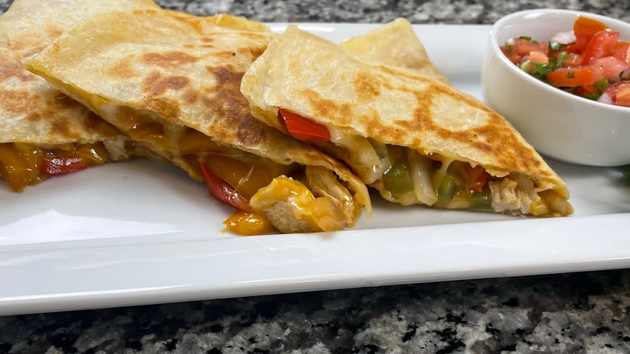 DELICIOUS “GAME TIME” CHICKEN QUESADILLAS!!! - YouTube