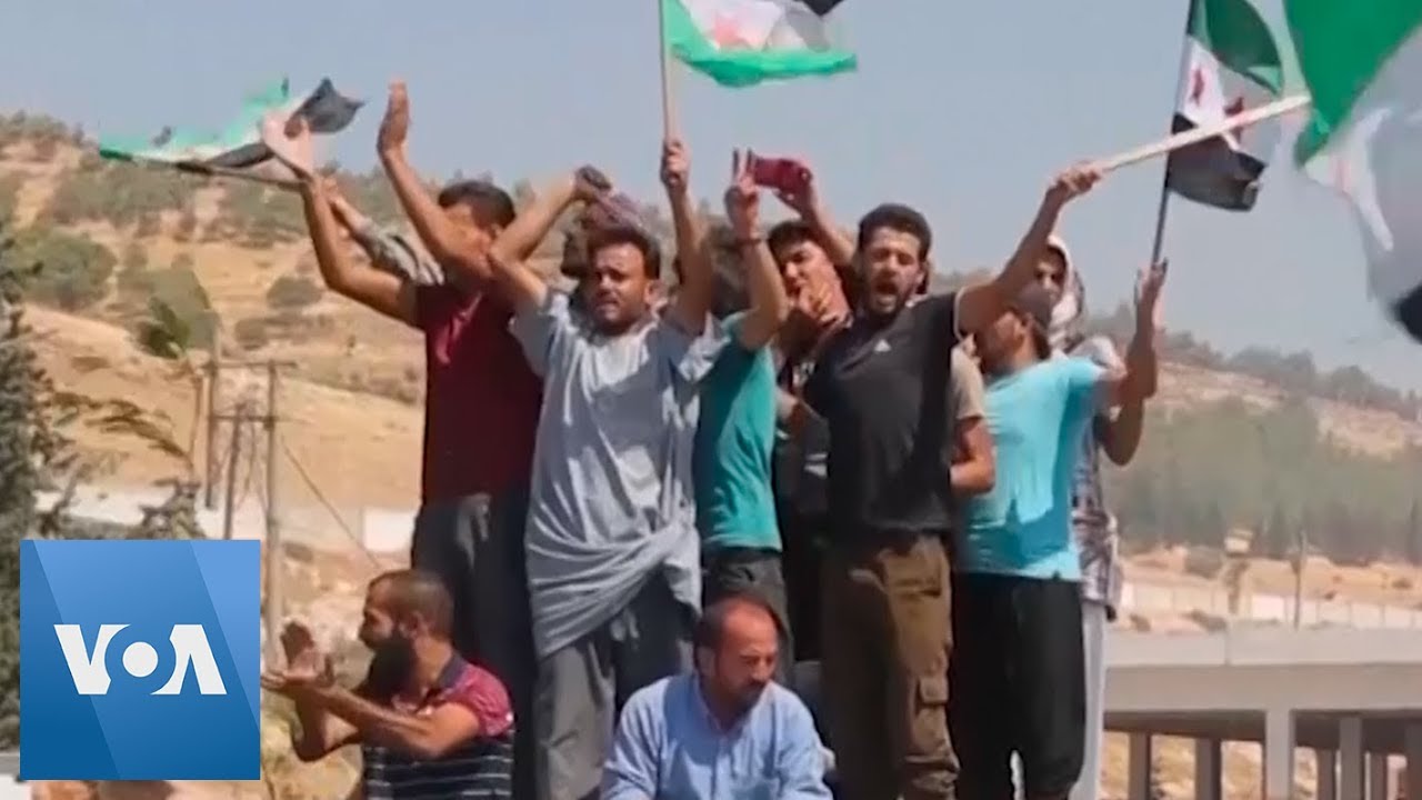 Turkish Border Guards Fire Tear Gas at Syrian Protesters - YouTube