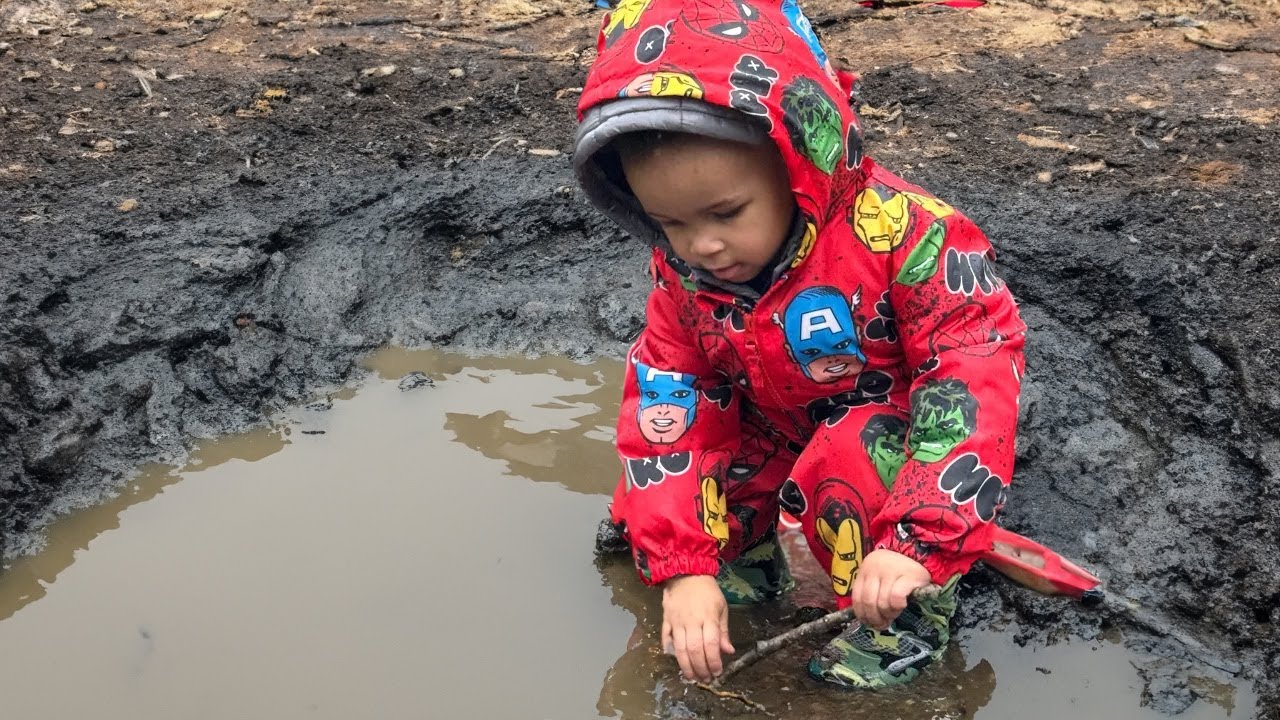 EPIC LODGE ADVENTURE! BABY KYZA GIGANTIC MUDDY PUDDLE JUMP SURPRISE ...