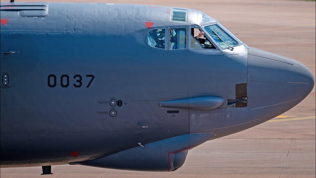 B-52 Stratofortress Bombers Take Off and Landing U.S. Air Force - YouTube