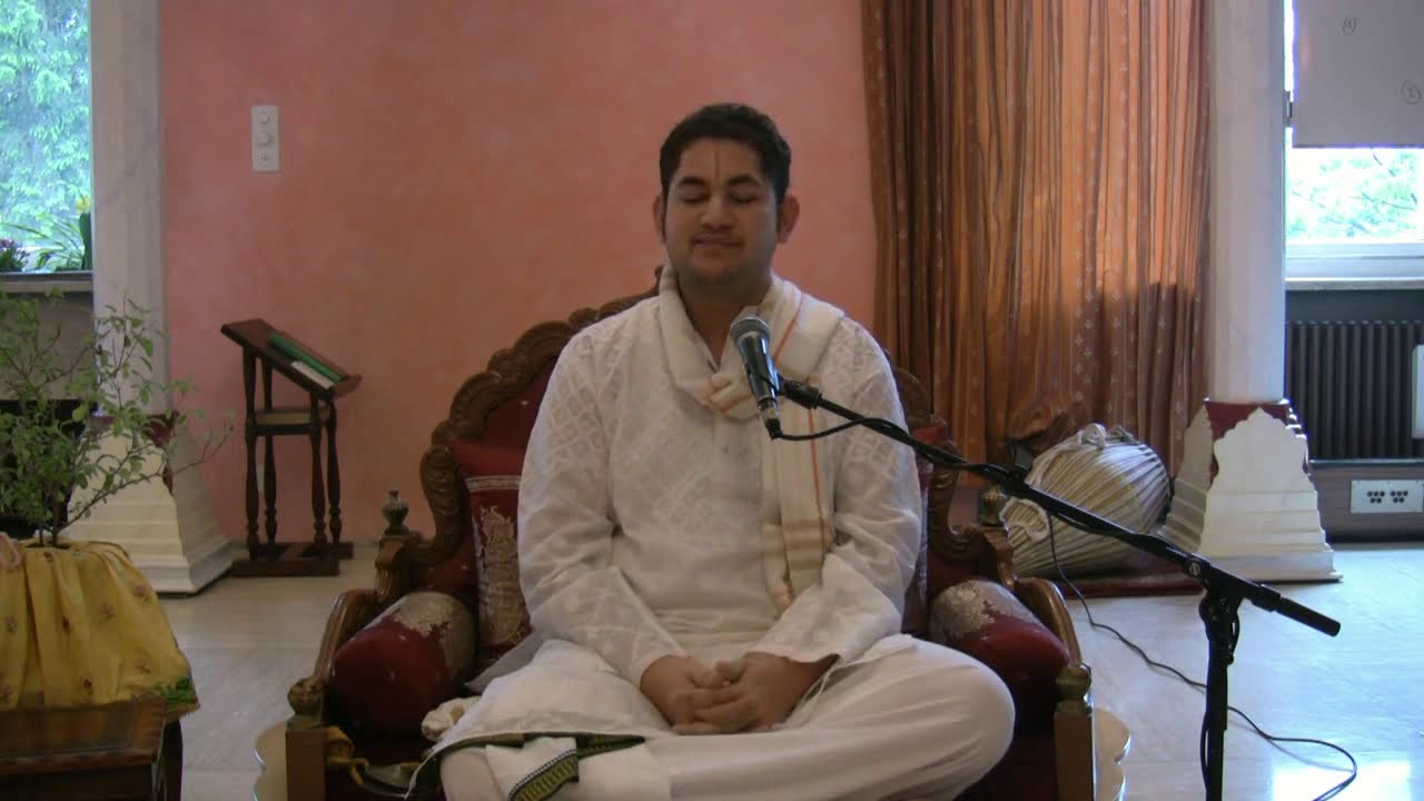 Morning Lecture By Acharya Sri Pundrik Goswami Glorifying The Srimad Bhagavatam Youtube