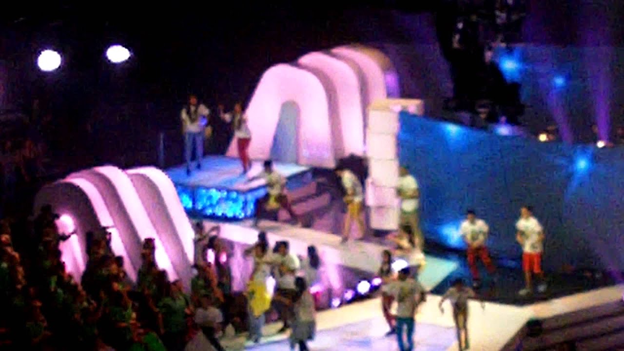 Melina - WE Day Concert - Let's Go - YouTube