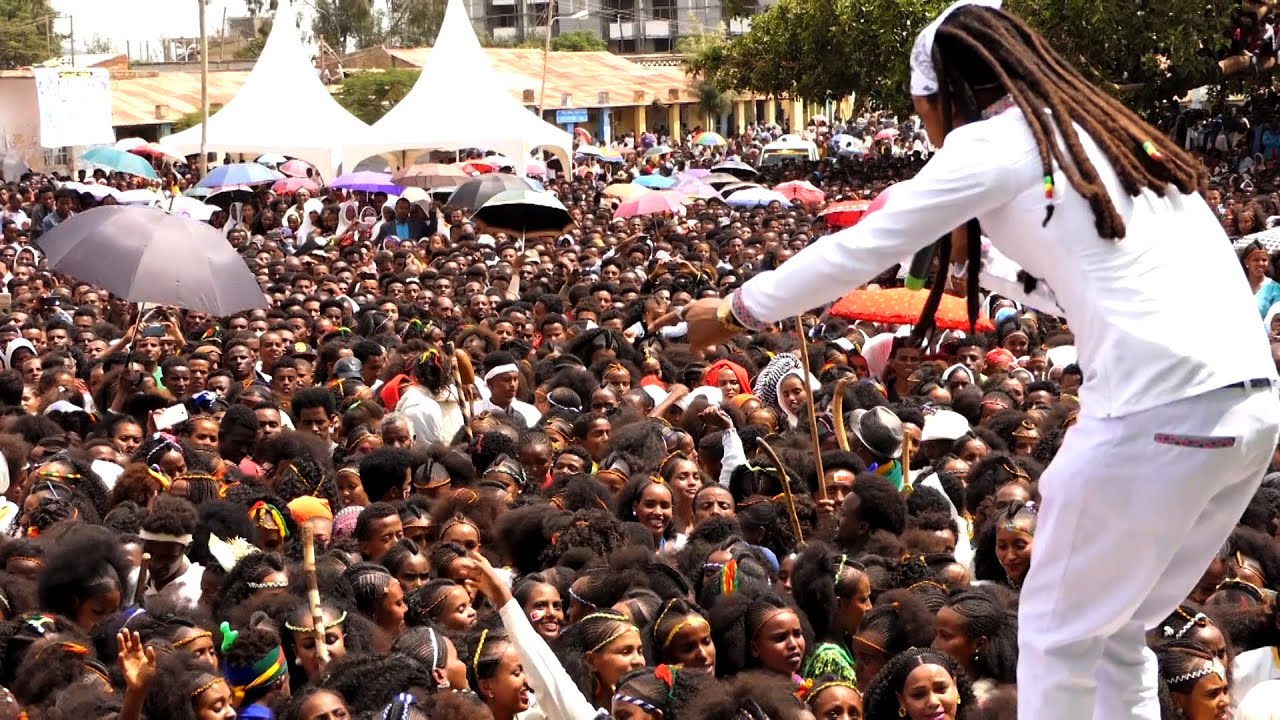 Filmon Bekele ፍሊሞን በቀለ - ዓይኒ ዋሪ - ደስ በሃሊት /Des Behalit - YouTube