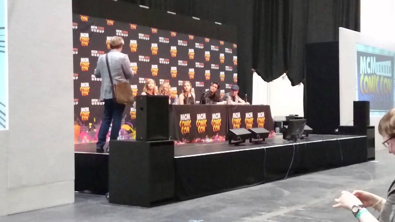 Voice actor panel at MCM Comic con 2015 - YouTube