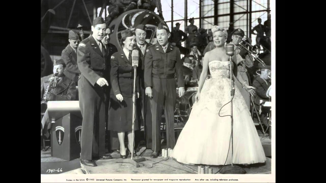 GLENN MILLER & HIS ORCHESTRA String Of Pearls - YouTube