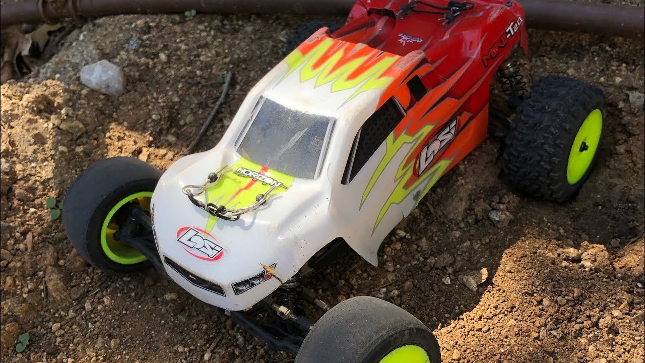 Losi mini t2.0 back yard run - YouTube