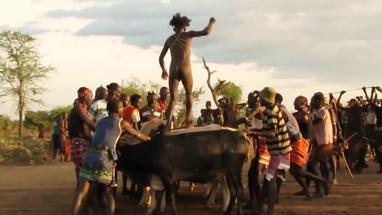 Africa tribes Primitive tribes: Hamar Tribe Bull Jumping Ceremony ...
