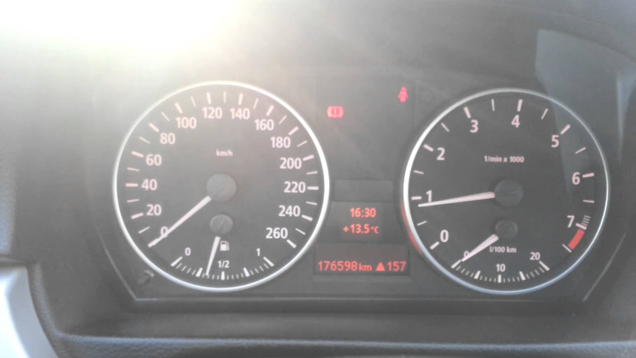 BMW e90 325i "fluctuating" RPMs after start - YouTube