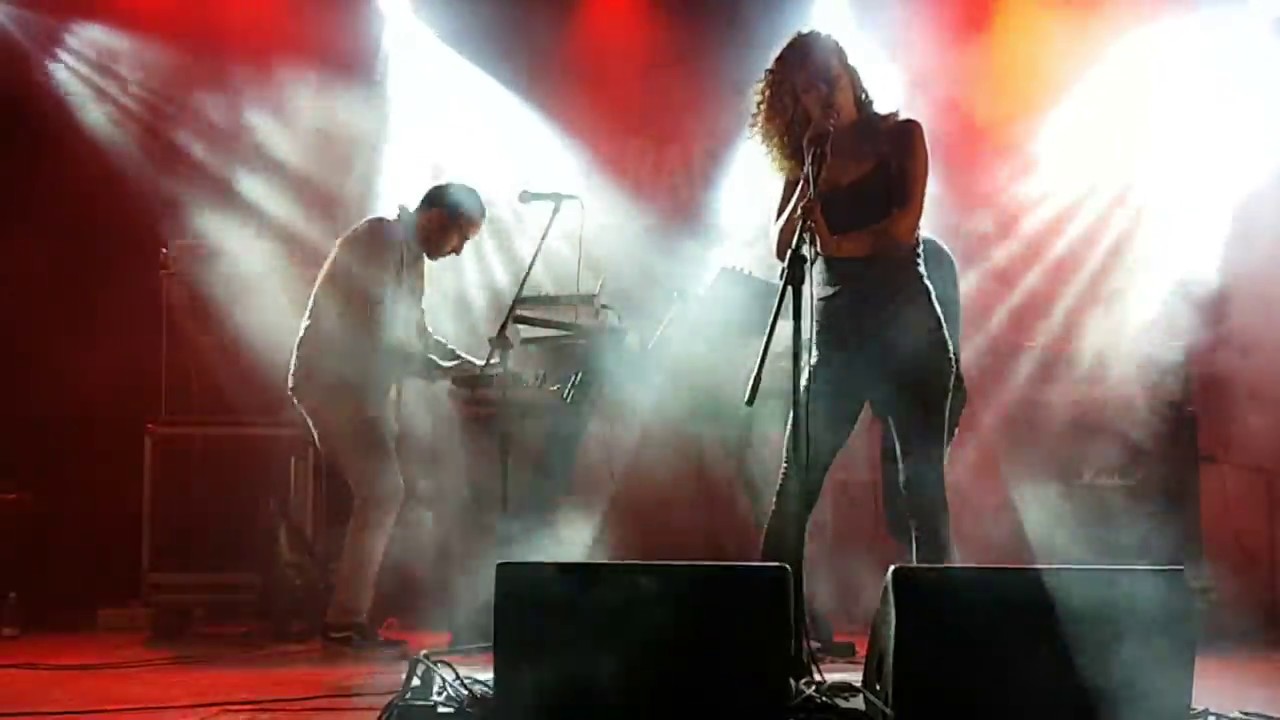 Flying Padre - Creed Feat. Mel Ómana (LIVE) - YouTube