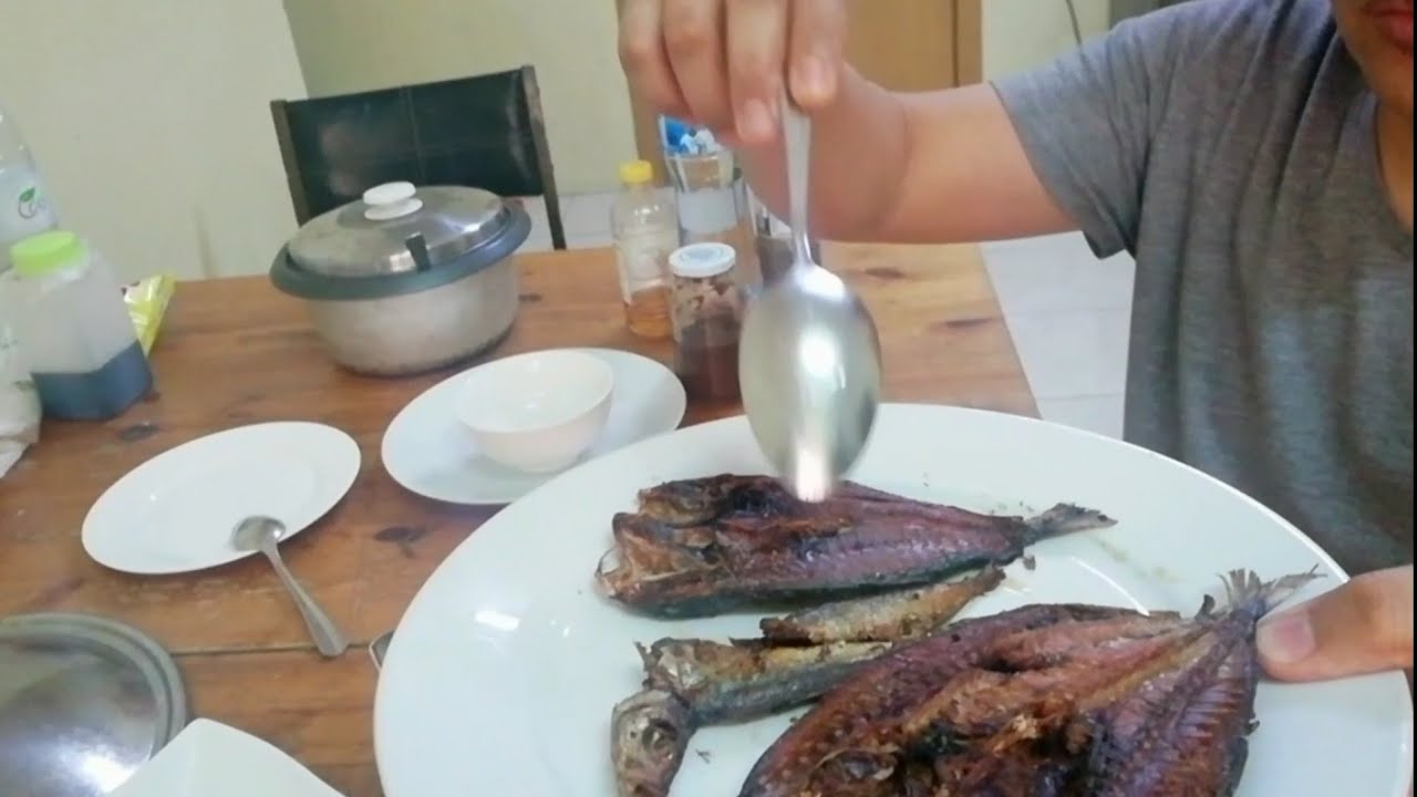 Bagoong at isdang tuyo(dried fish,buwad pinikas,budburon) - YouTube