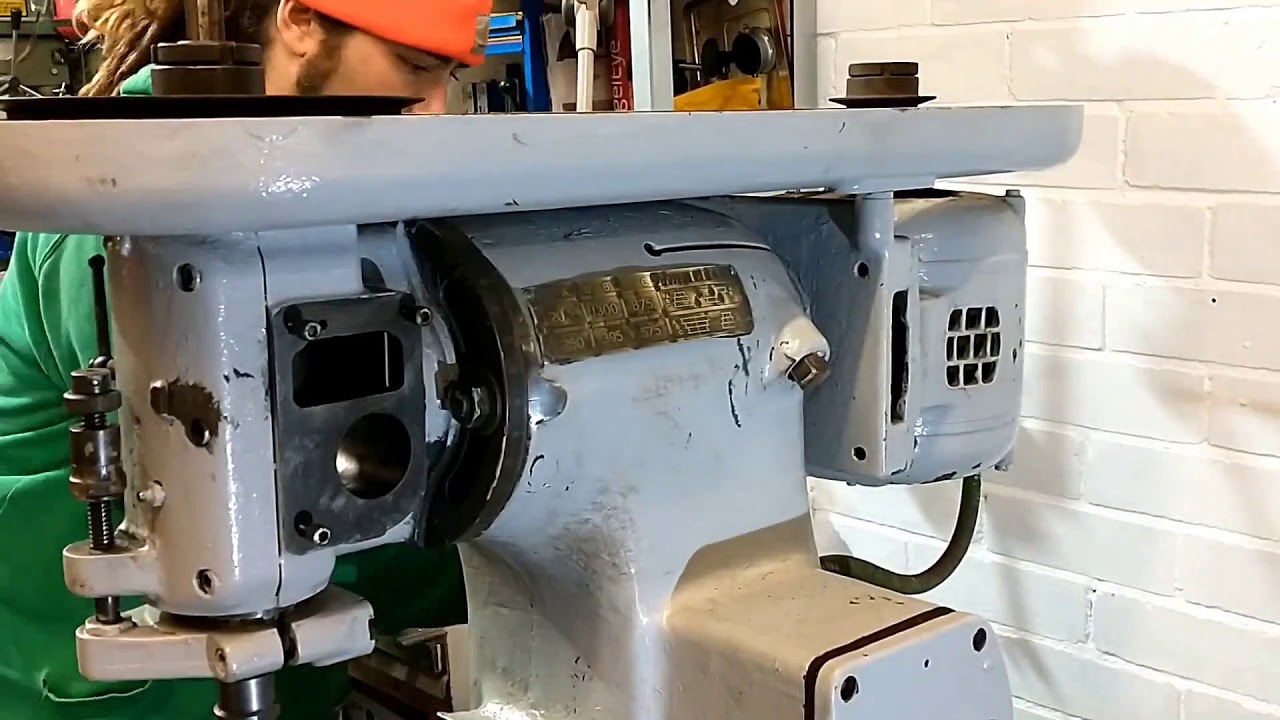 Alfred Herbert n0ov vertical milling machine disassembly part 1 - YouTube