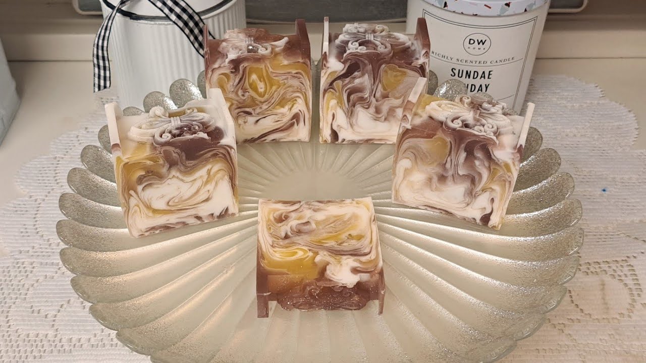 Using the SPIN SWIRL technique - (The ENTIRE video) Melt and Pour soap ...