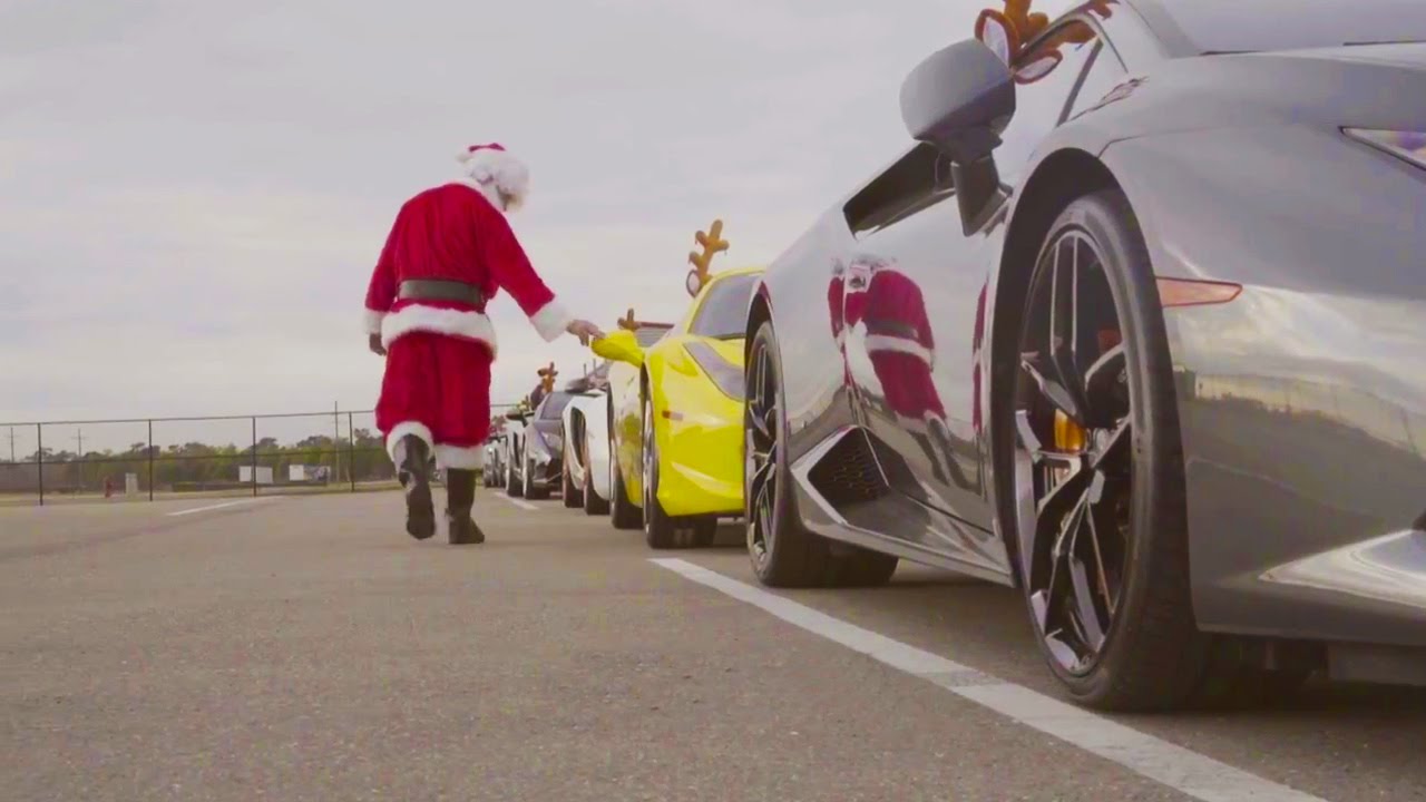 Santa Drives a Lamborghini Huracan to Deliver Toys for Tots with Xtreme ...