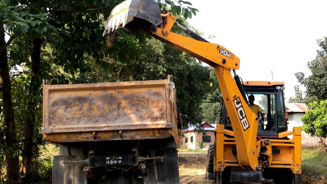 Loading Soil Video / Backhoe Loading Soil In Tripper Dump - YouTube