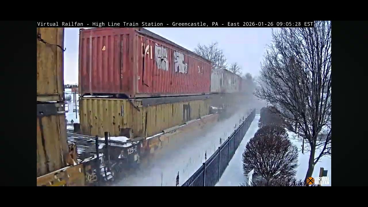 Conrail 8098 Leading Norfolk Southern Intermodal Train in Greencastle ...