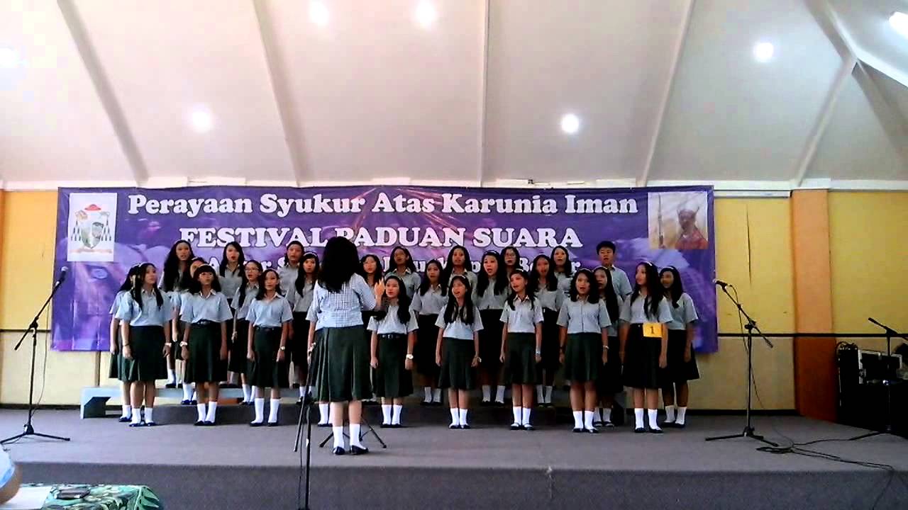 paduan suara SMP BHK - YouTube
