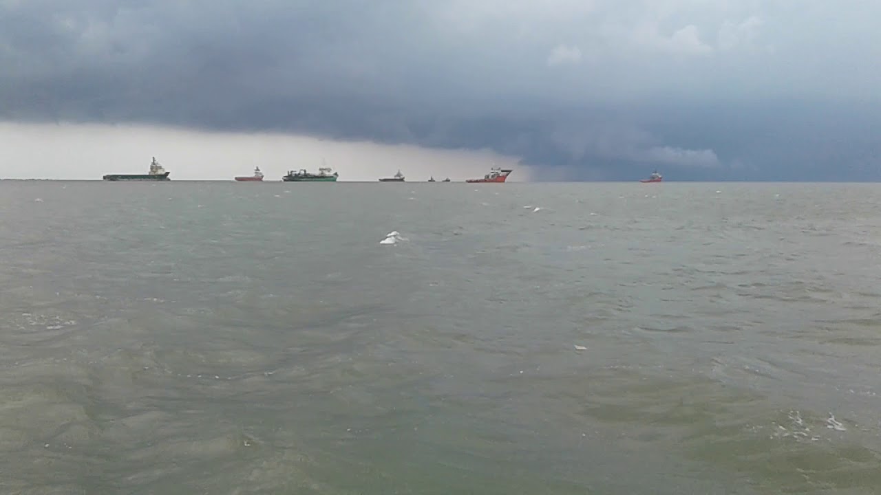 Sailing to Hope Island - YouTube