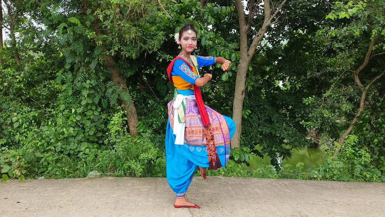 Neelo Anjano Ghono | Sangita Das - YouTube