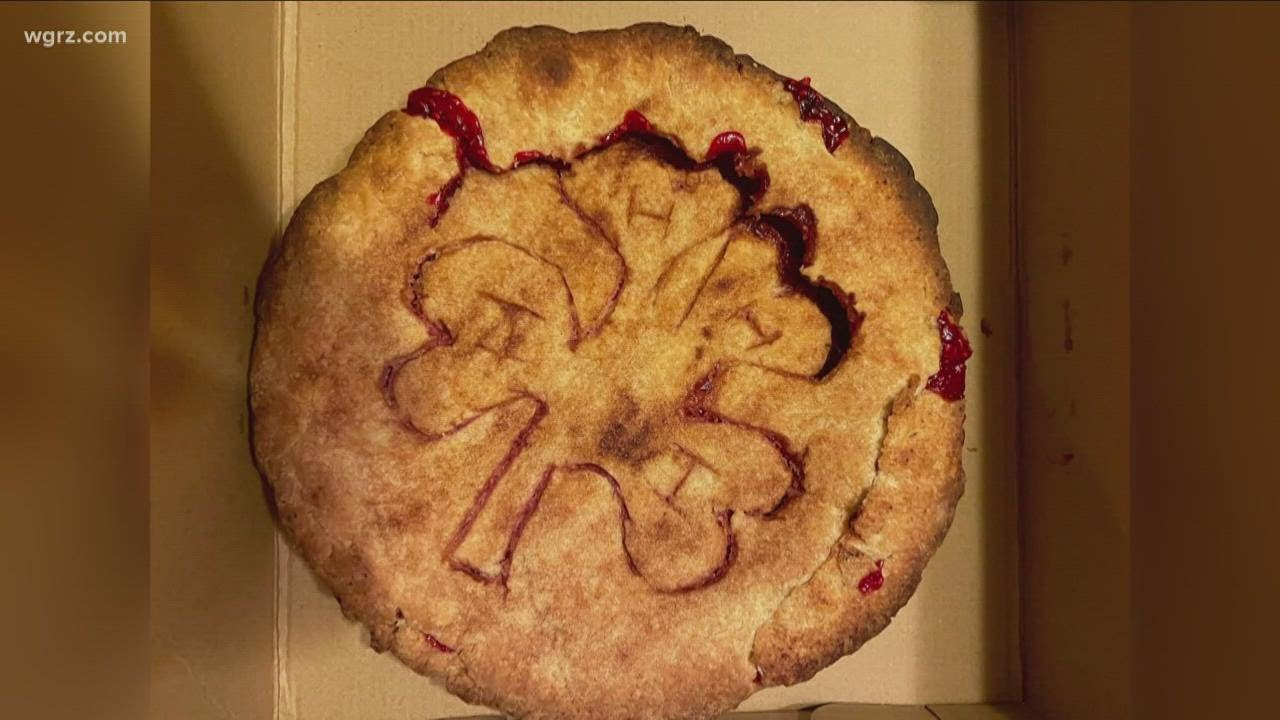 Fair pie auction goes for thousands - YouTube