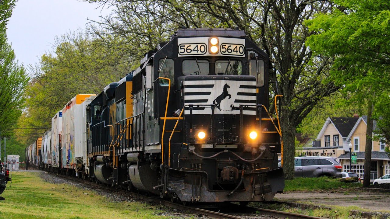 NS 5640/CSX 6971 Leads a 17 Car CSAO WPMI-61 Northbound on 4/21/24 ...