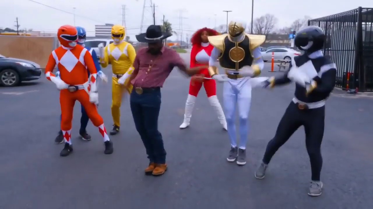 Power Rangers dançando balançando com um Cowboy Americano - YouTube