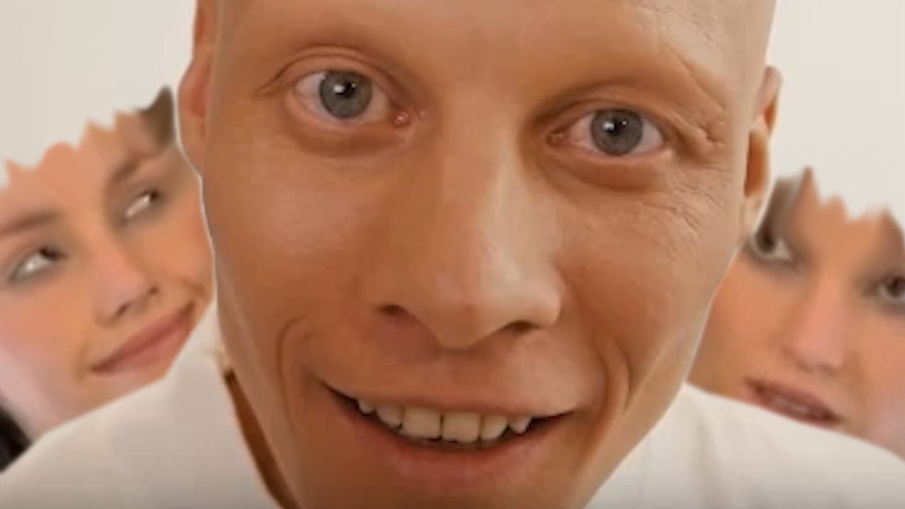 THIS MAN CREATED A WOMAN (Sophia - AI) - YouTube