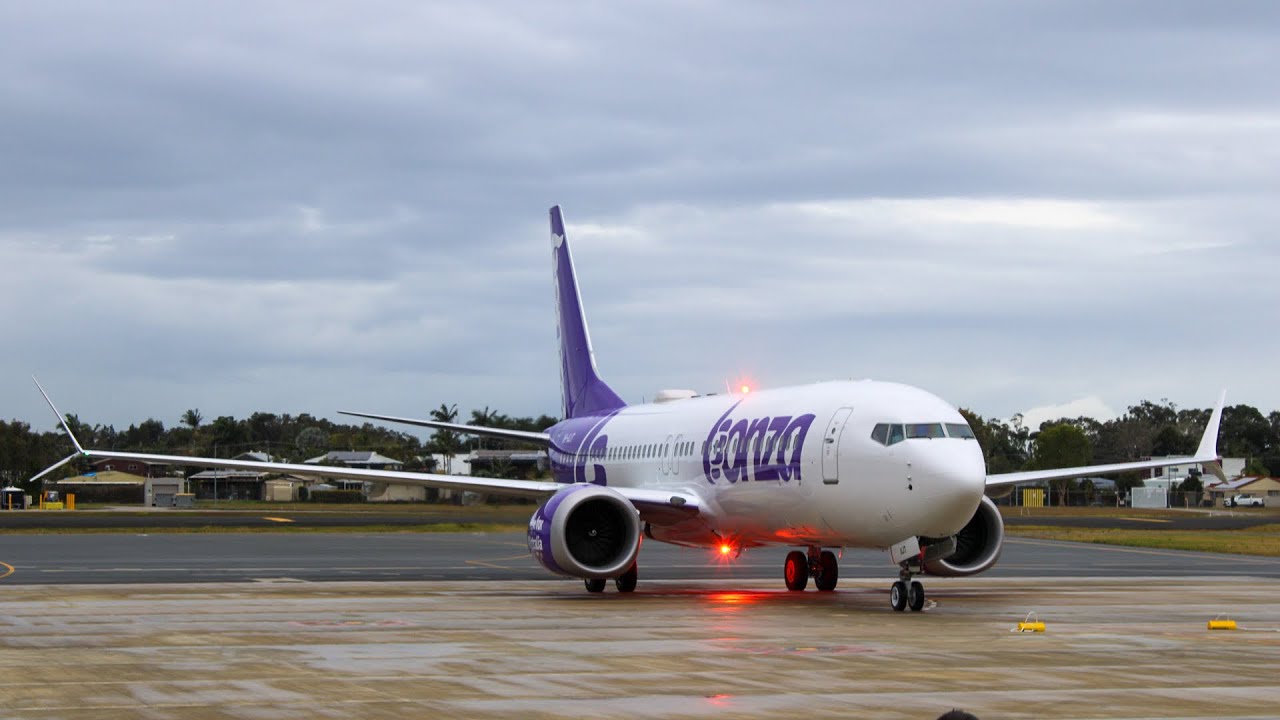 Bonza Airlines Boeing 737-8 Max Landing into the Sunshine Coast for the ...