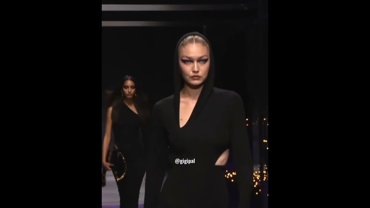 Gigi Hadid walks for Versace Spring Summer 2023#SS2023#shorts - YouTube