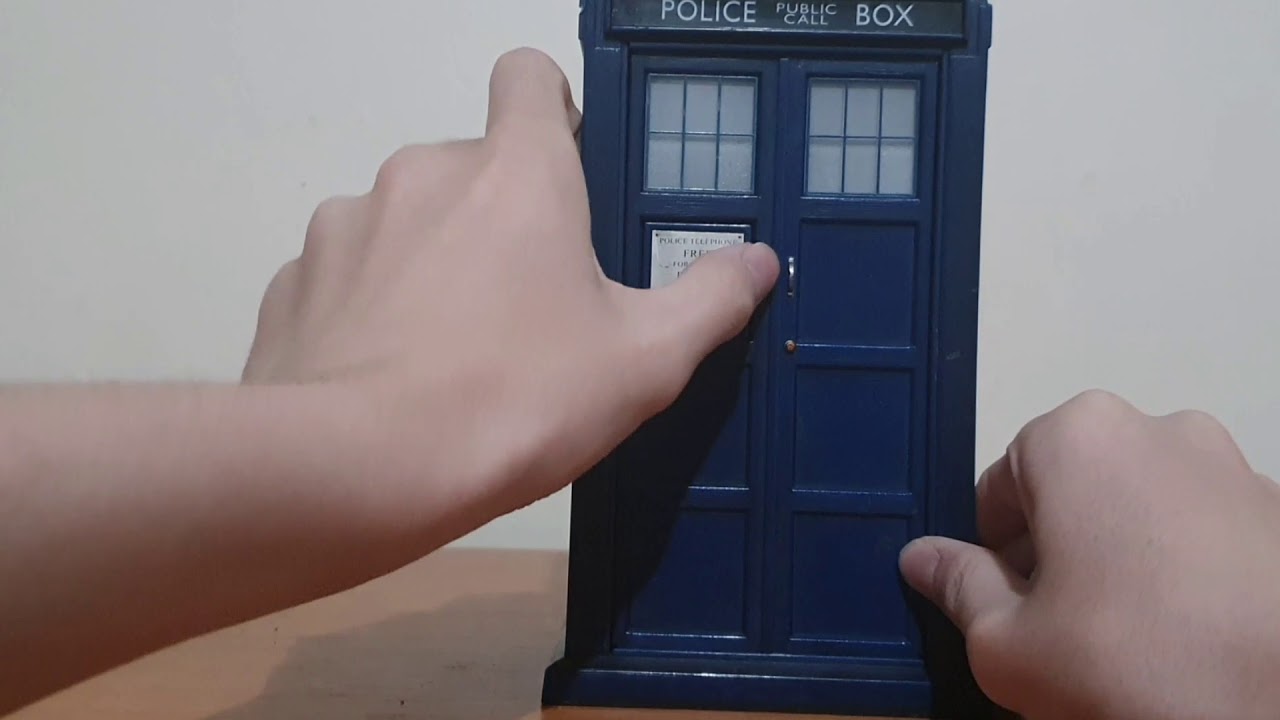 Dw reviews//ten doctors flight control tardis - YouTube
