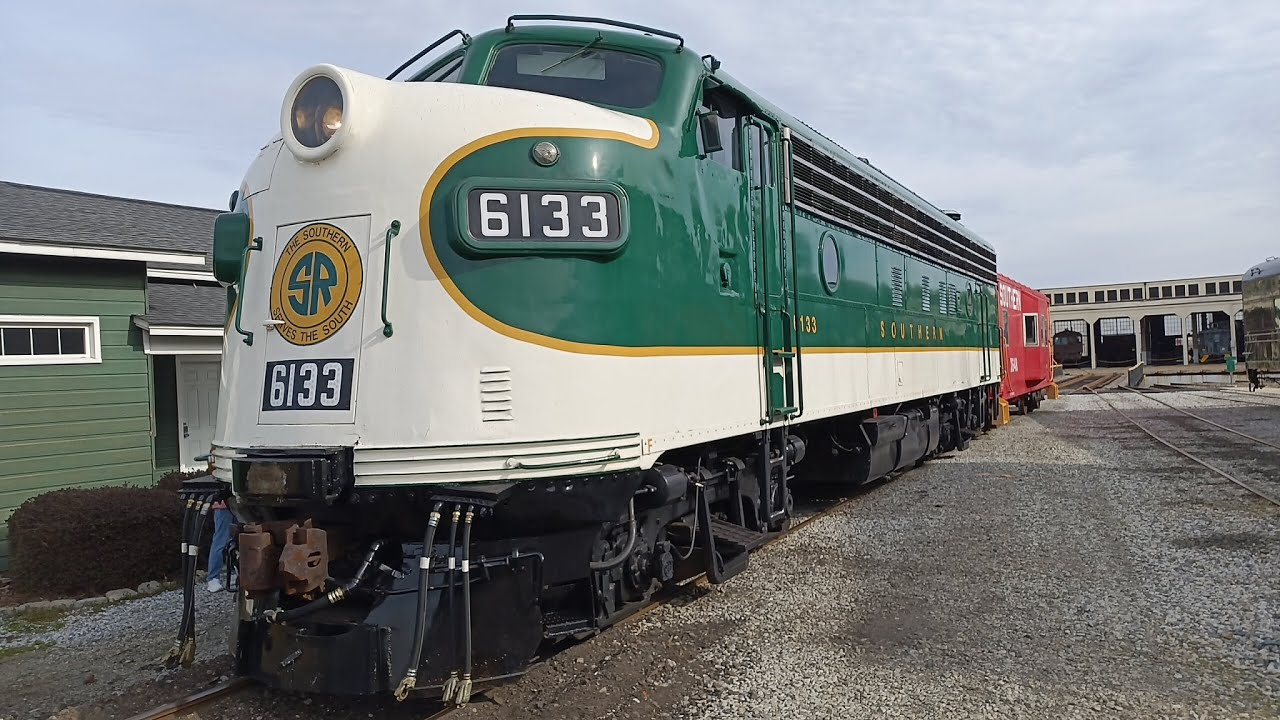 At the Throttle of Southern FP7 6133 - YouTube