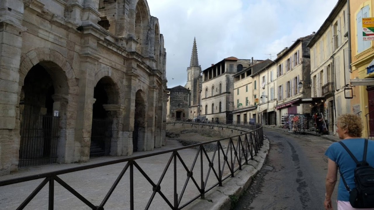 Arles Provenza Francia - YouTube