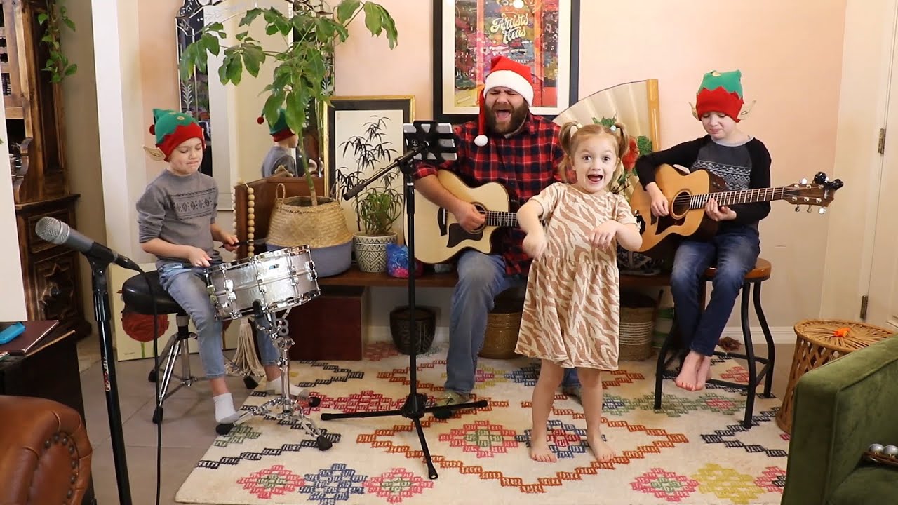 Colt Clark and the Quarantine Kids play "Rockin' Around the Christmas ...