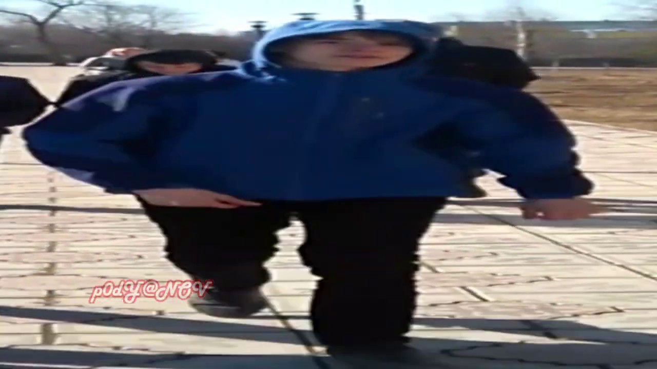 Wide Igor walking but he's always in frame - YouTube